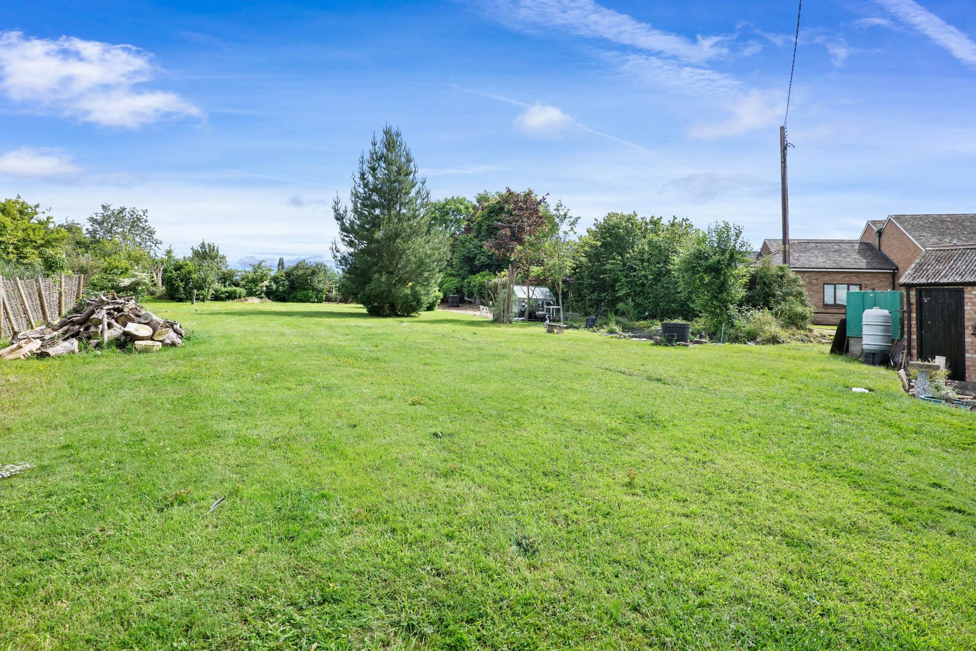 3 Bedroom House For Sale In Pershore