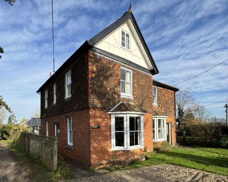 4 bedroom Semi-Detached House for sale in Staplehurst