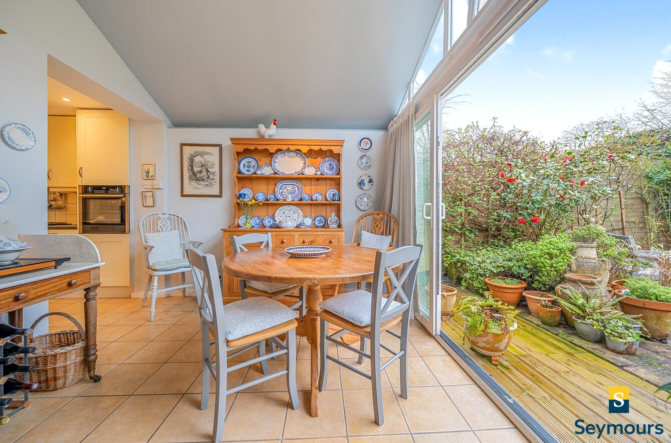 2 bedroom Terraced House for sale in Gomshall