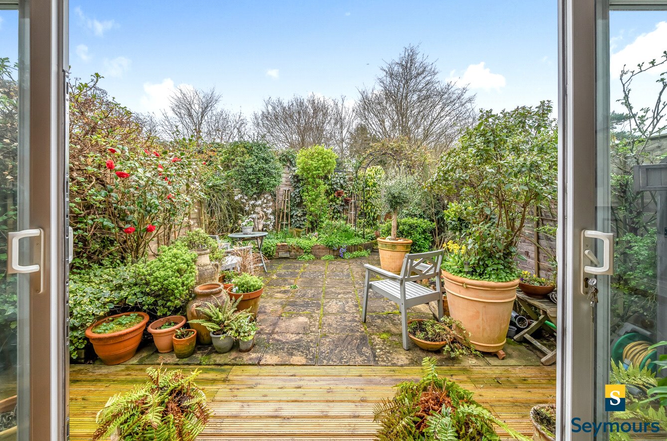 2 bedroom Terraced House for sale in Gomshall