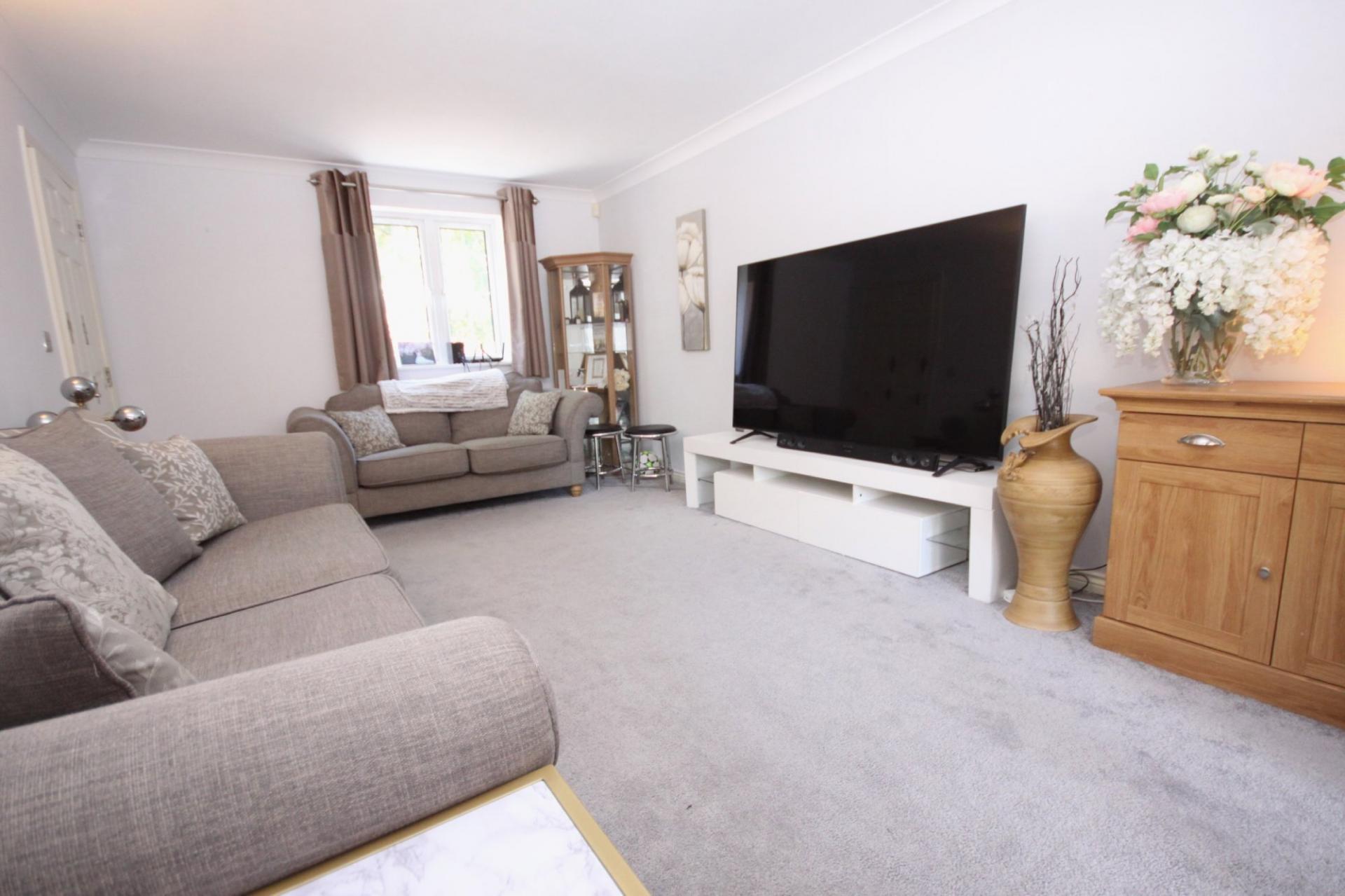 5 bedroom Detached House for sale in Whiteley