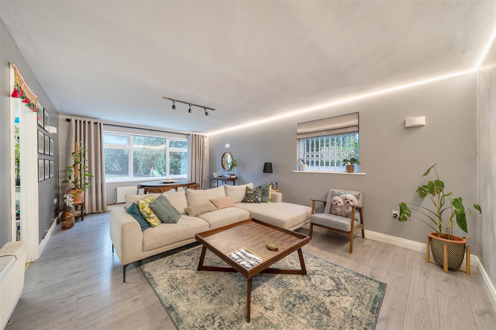 2 bedroom Flat for sale in Bushey