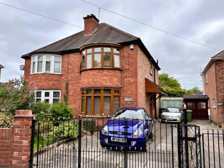 3 bedroom Semi-Detached House for sale in Nuneaton