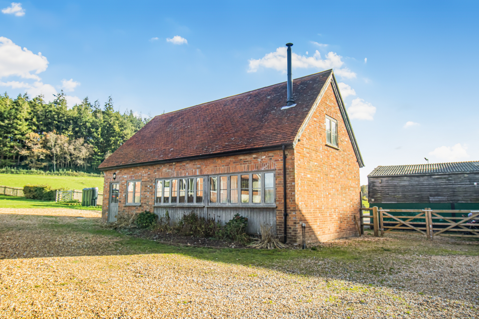 Detached House to rent with 2 bedrooms, Moyles Court Rockford | Fine ...