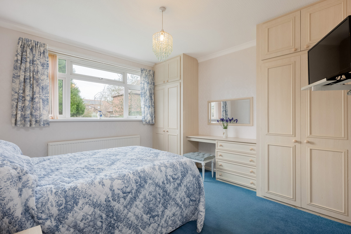 Semi Detached Bungalow For Sale With 3 Bedrooms Kenilworth Road