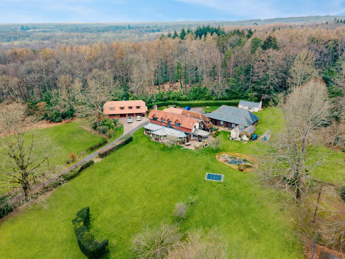 Detached House for sale with 6 bedrooms, Ryedown Lane East Wellow ...