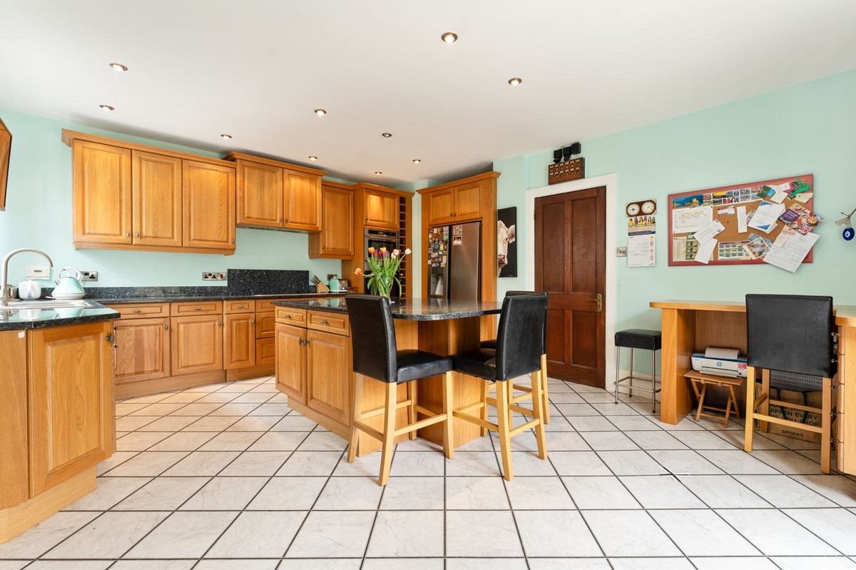 Detached House for sale with 5 bedrooms, Chilcomb Winchester, Hampshire ...