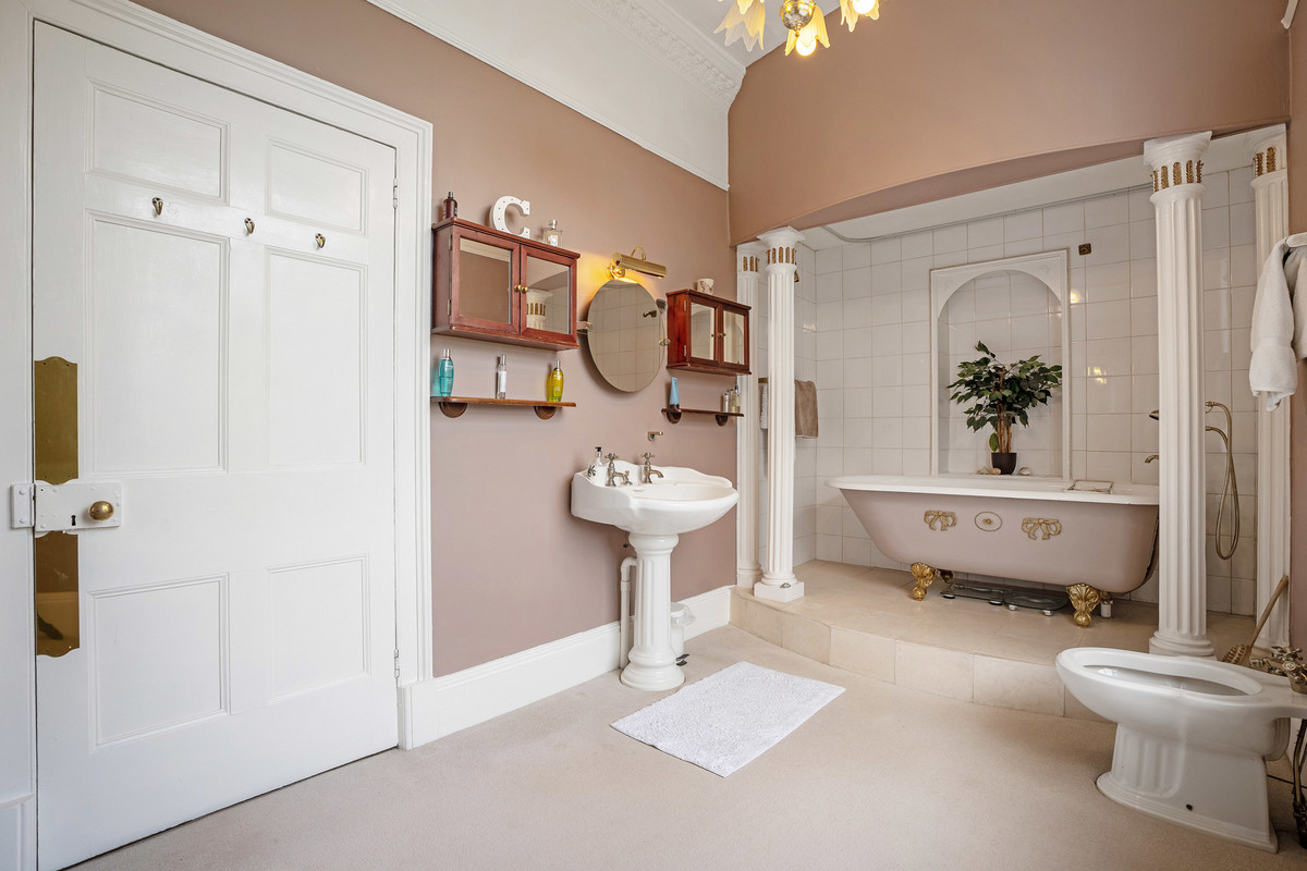 Detached House for sale with 7 bedrooms, Apperley Gloucester ...