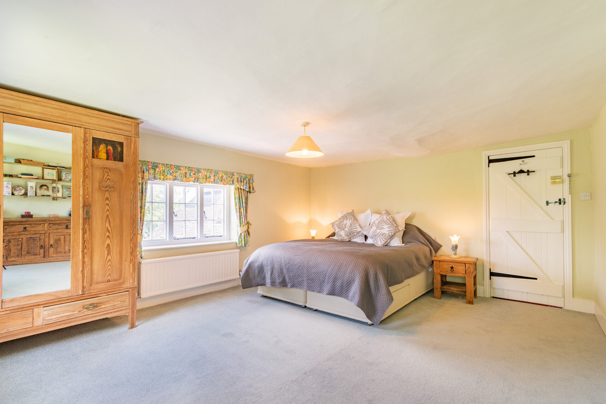 Detached House for sale with 5 bedrooms, Ripley Road, Guildford | Fine ...
