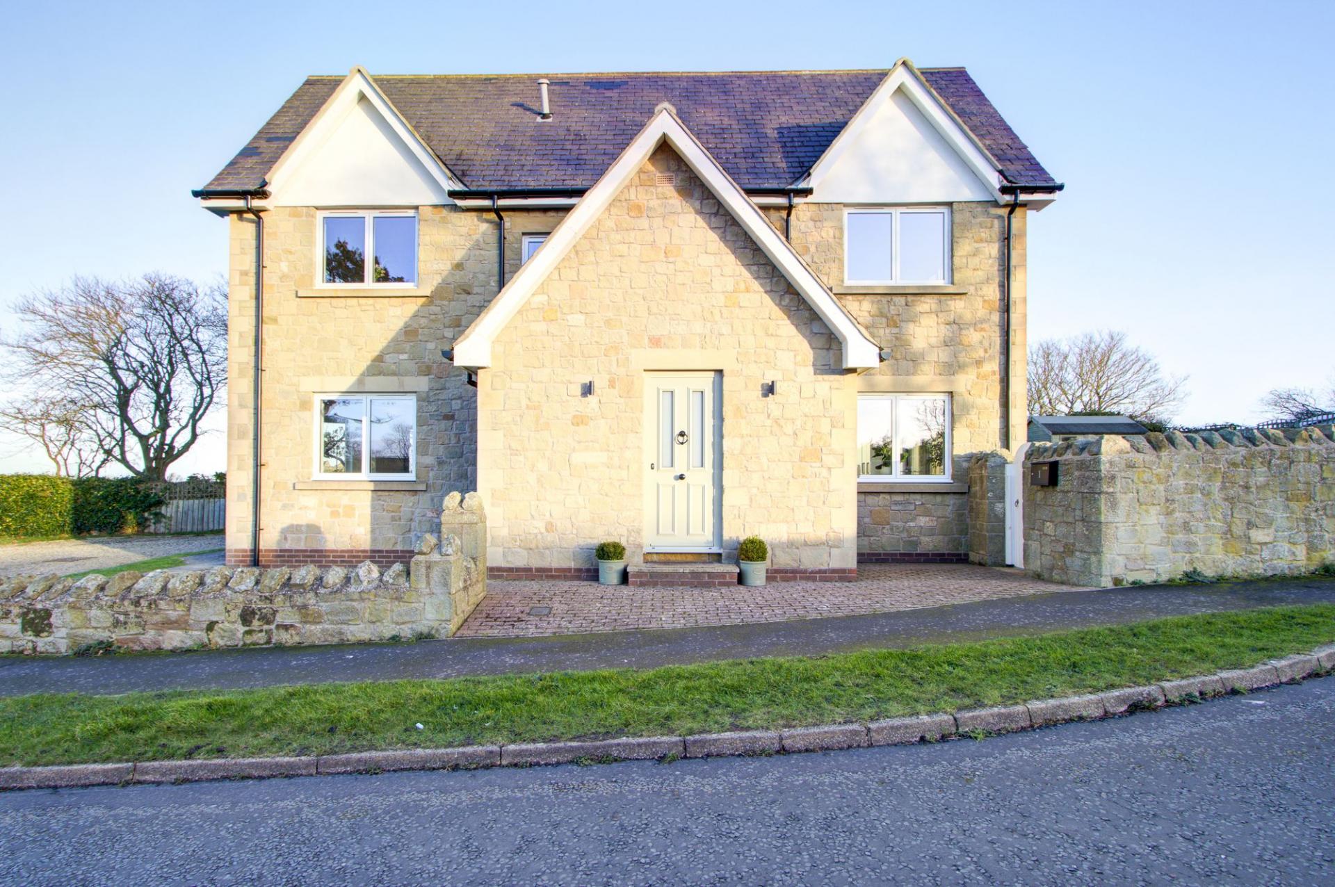 Detached House for sale with 4 bedrooms, Stone House, 1 Radcliffe Park ...