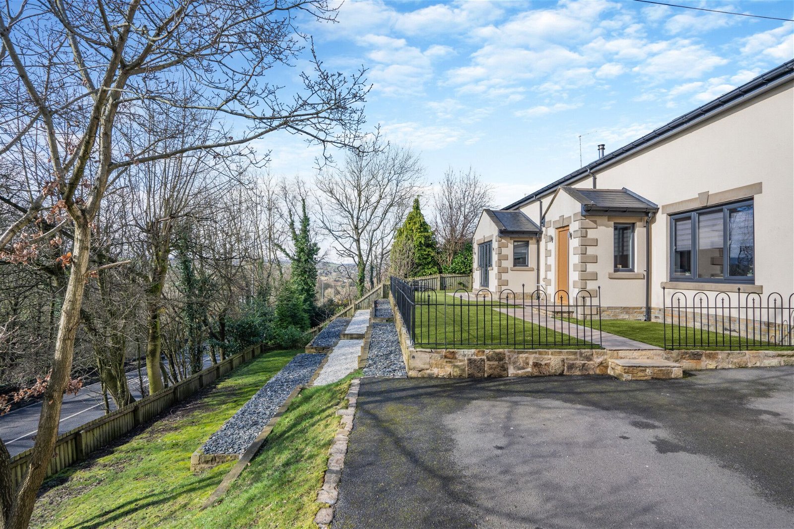 Detached House For Sale With 5 Bedrooms Penistone Road New Mill