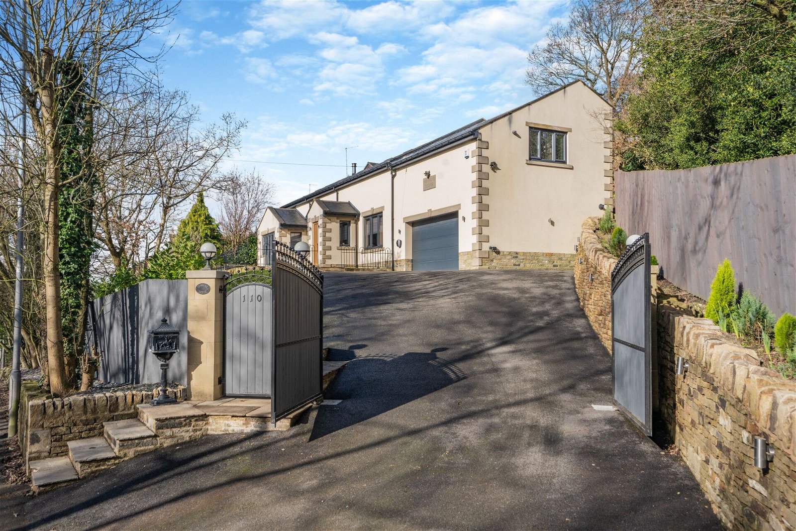 Detached House For Sale With 5 Bedrooms Penistone Road New Mill
