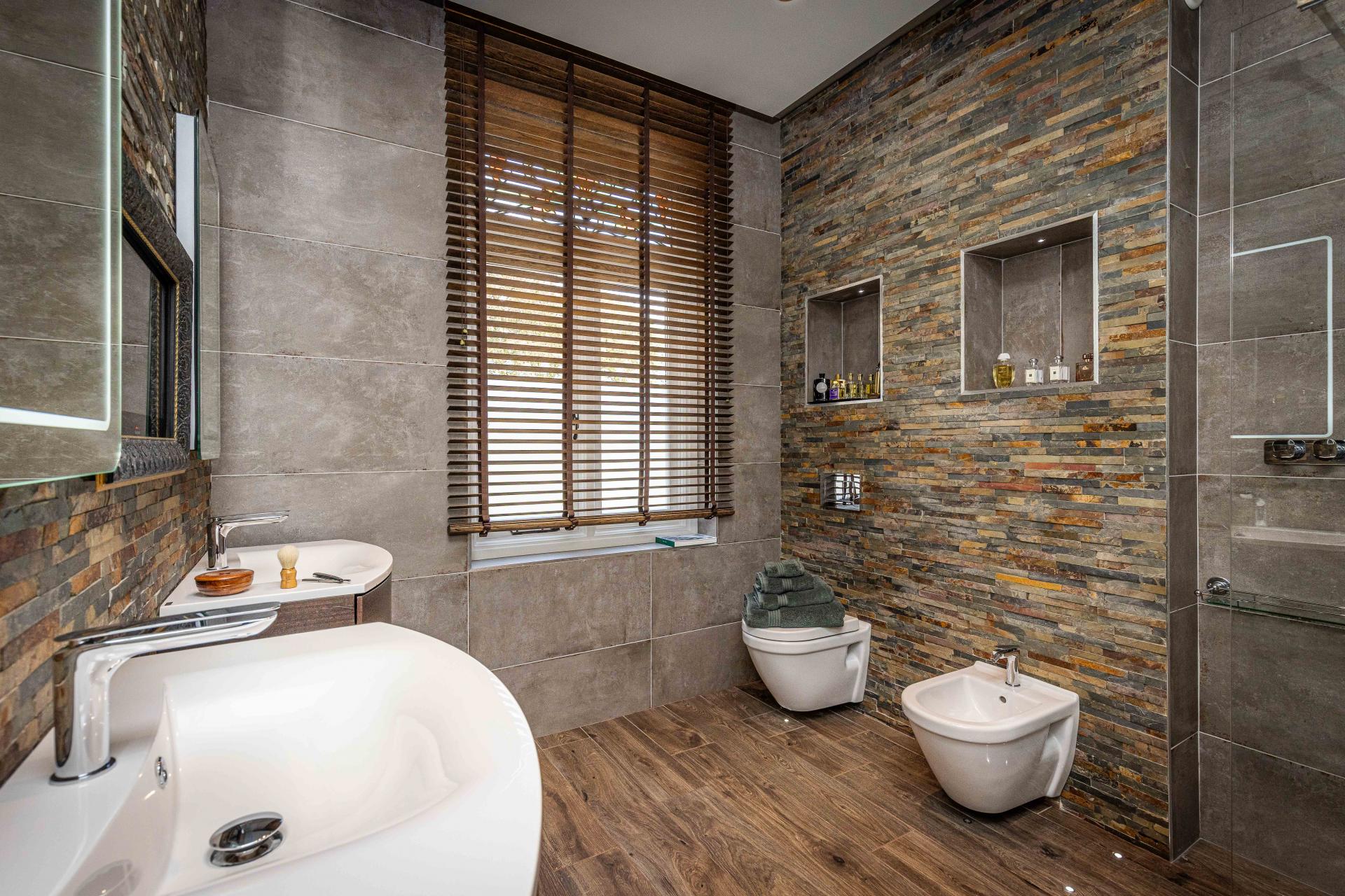 Detached House for sale with 6 bedrooms, Skyfall, London Road | Fine ...