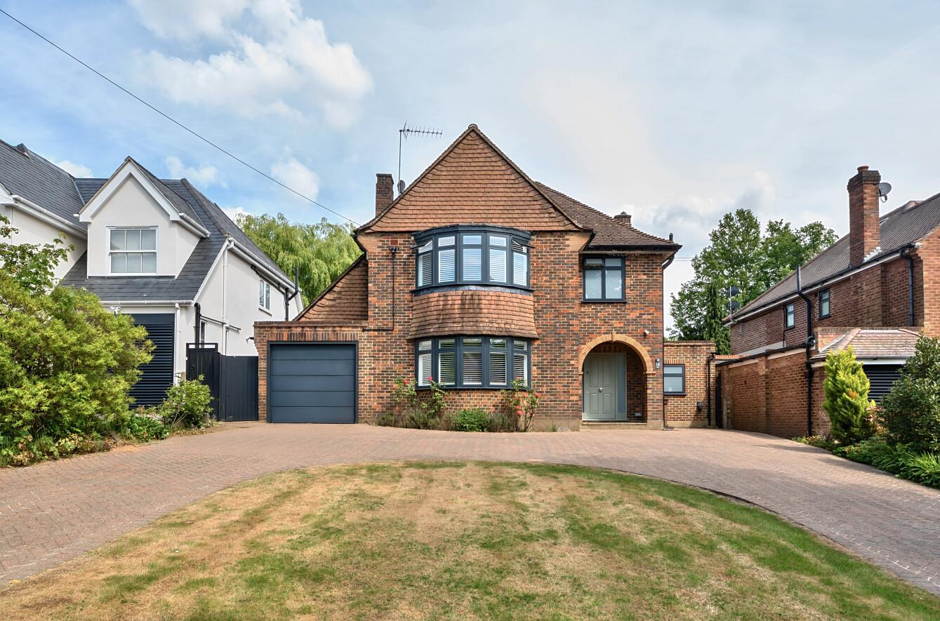 Detached House to rent with 4 bedrooms, Pine Grove, Brookmans Park ...