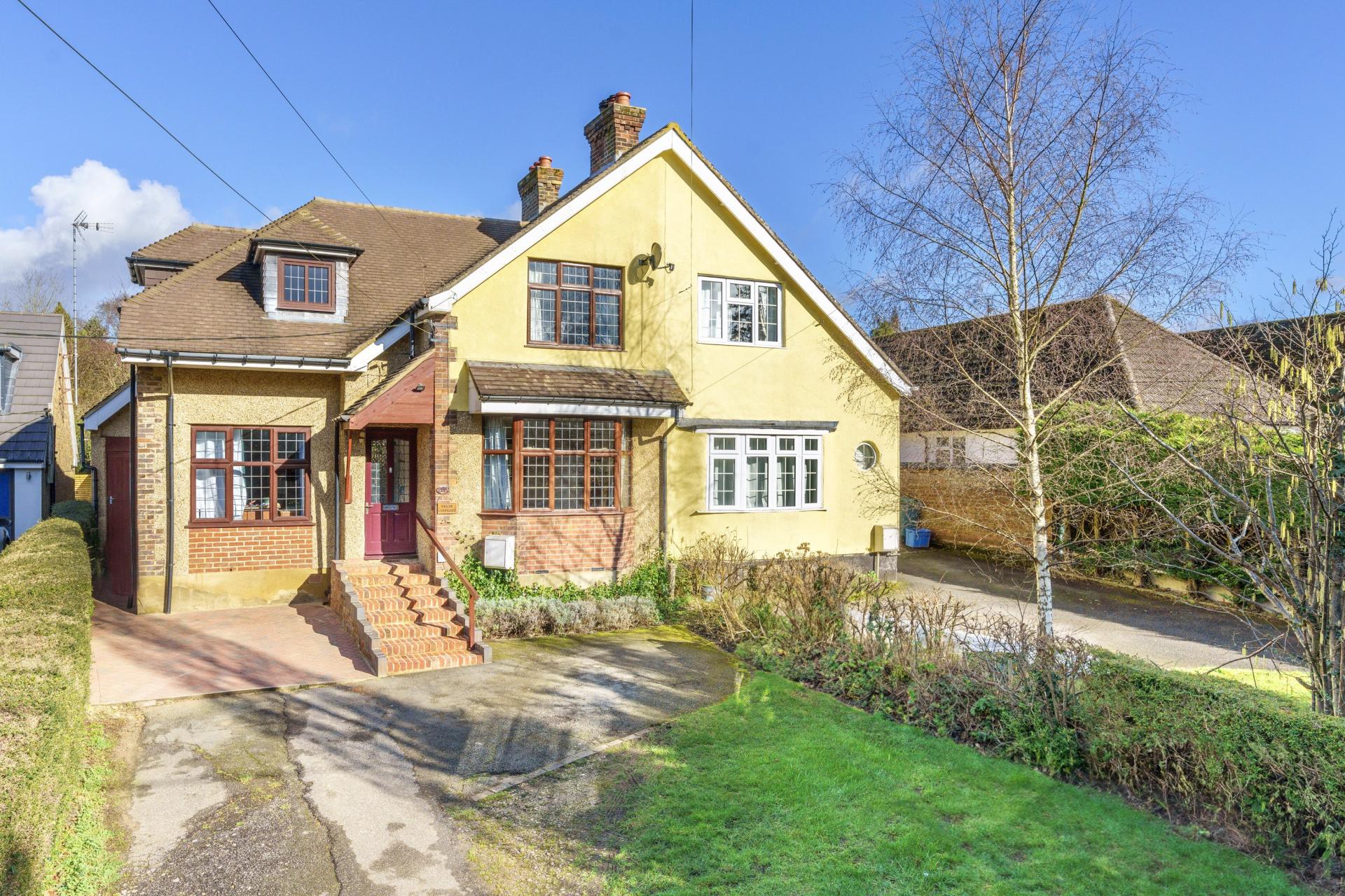 House for sale with 4 bedrooms, Dunstable Road, Studham | Fine & Country