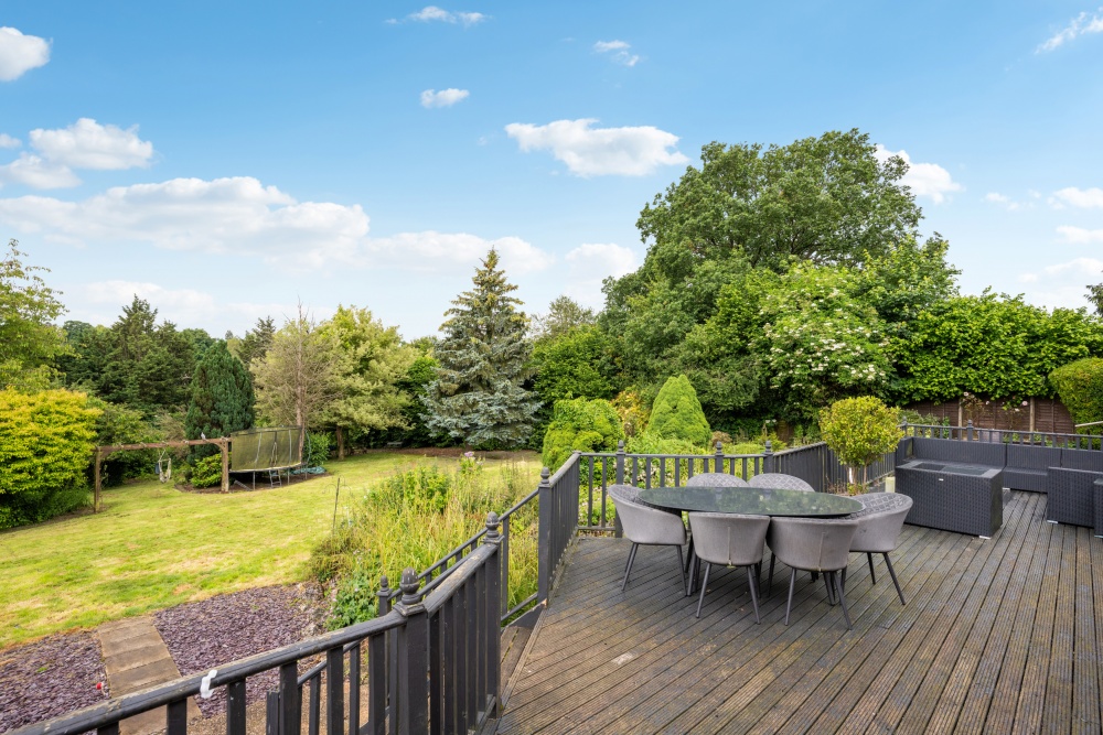 Chalet for sale with 3 bedrooms, Old Watling Street, Flamstead | Fine ...