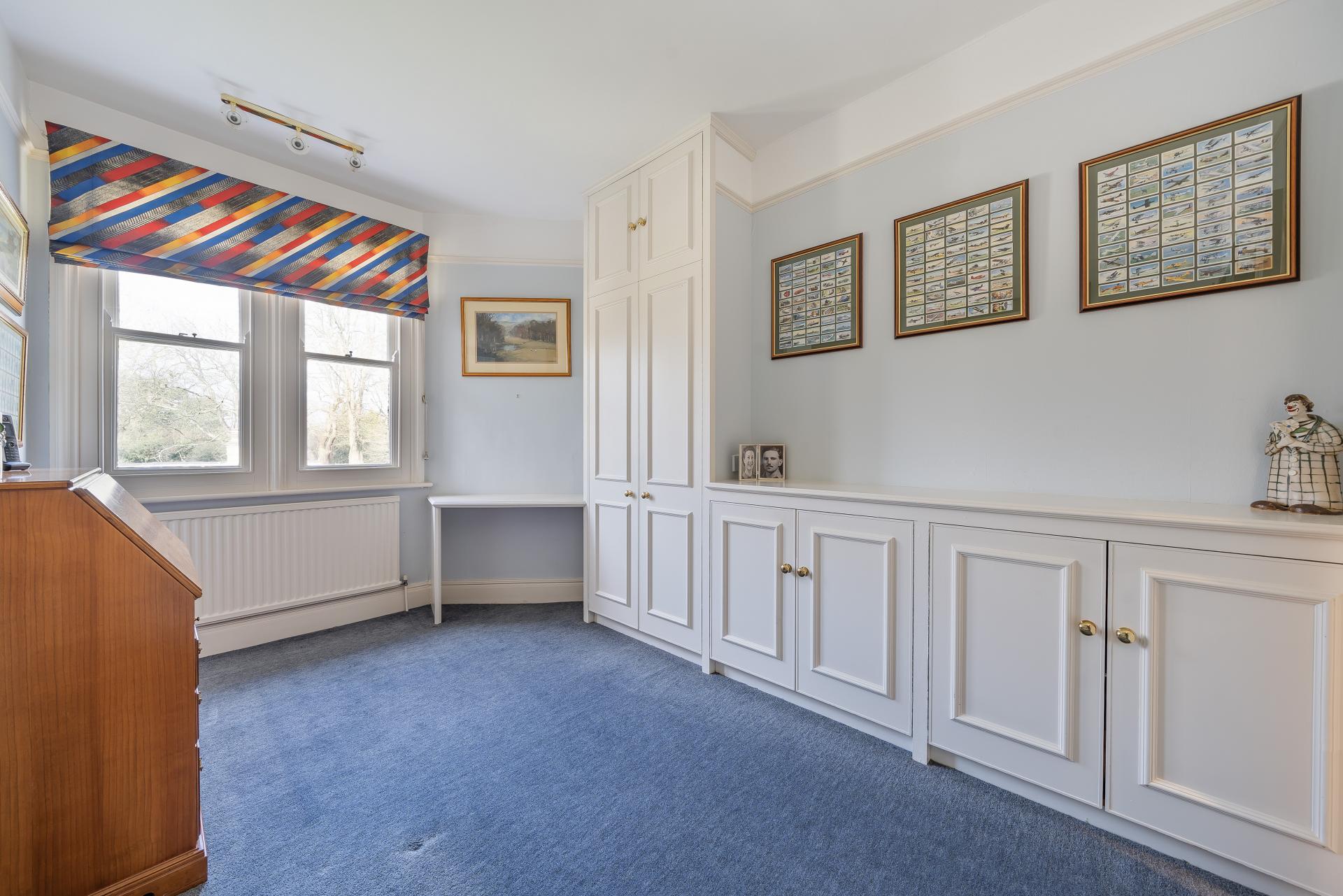 Detached House for sale with 5 bedrooms, How Lane, Chipstead | Fine ...