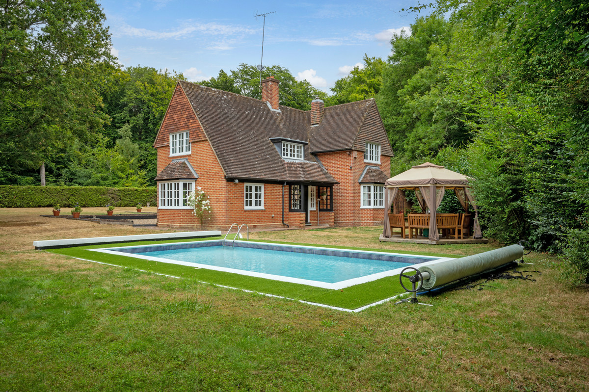 Cottage for sale with 4 bedrooms, Catslip, Nettlebed | Fine & Country