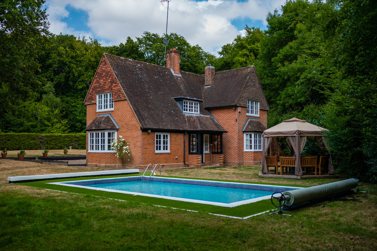 Cottage for sale with 4 bedrooms, Catslip, Nettlebed | Fine & Country