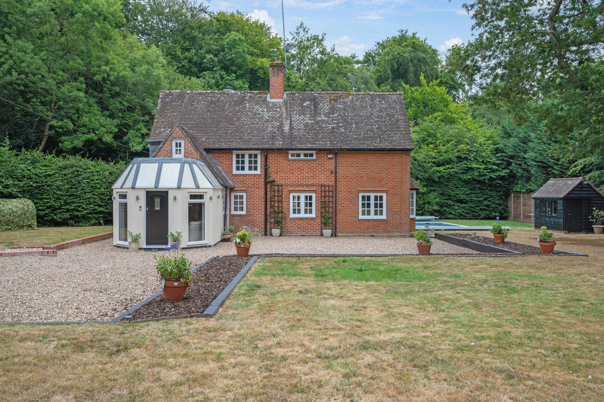 Cottage for sale with 4 bedrooms, Catslip, Nettlebed | Fine & Country