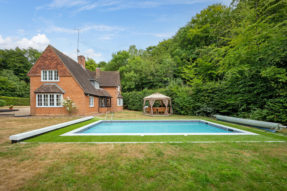 Cottage for sale with 4 bedrooms, Catslip, Nettlebed | Fine & Country