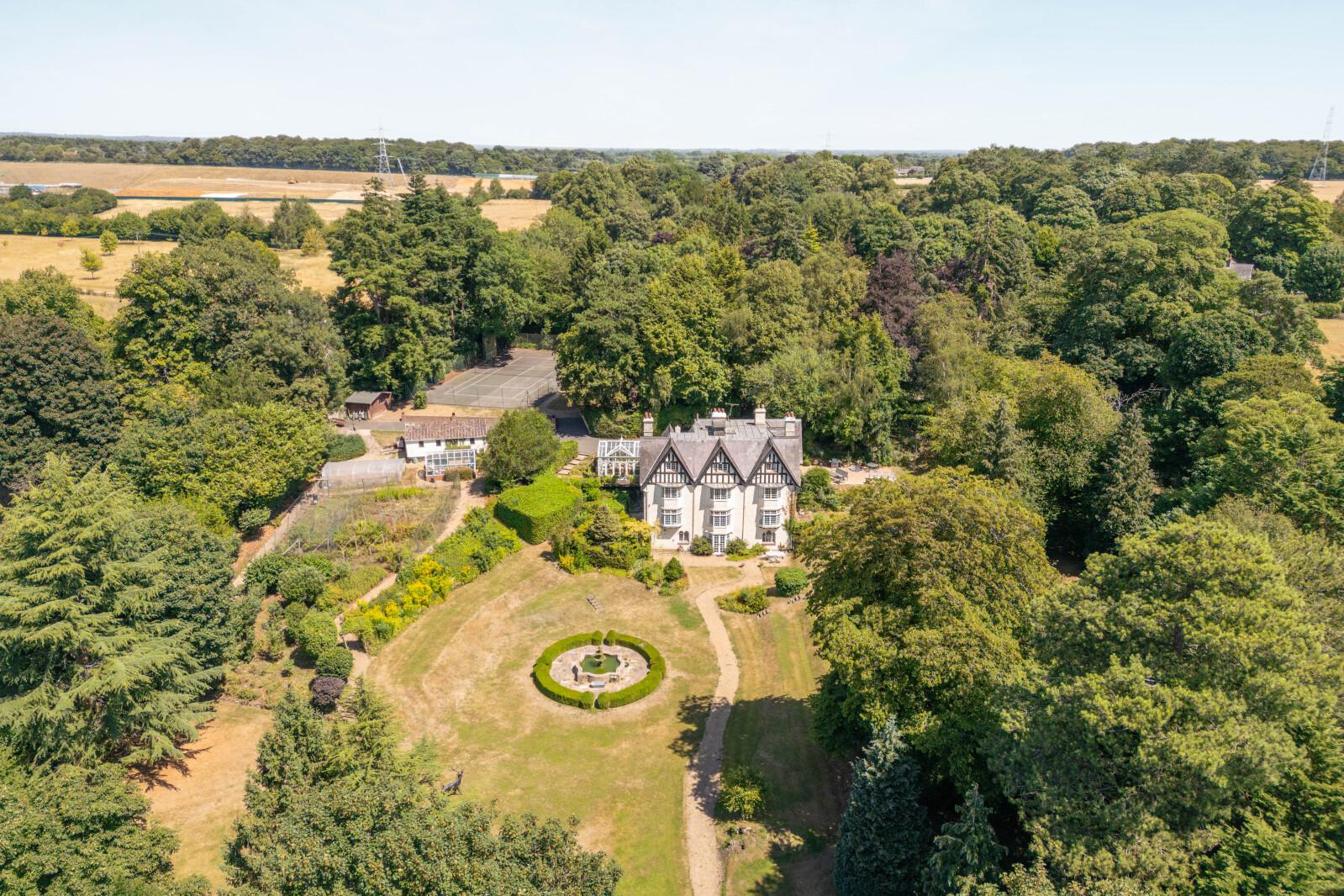 Detached House for sale with 6 bedrooms, Frith Hill, Great Missenden ...