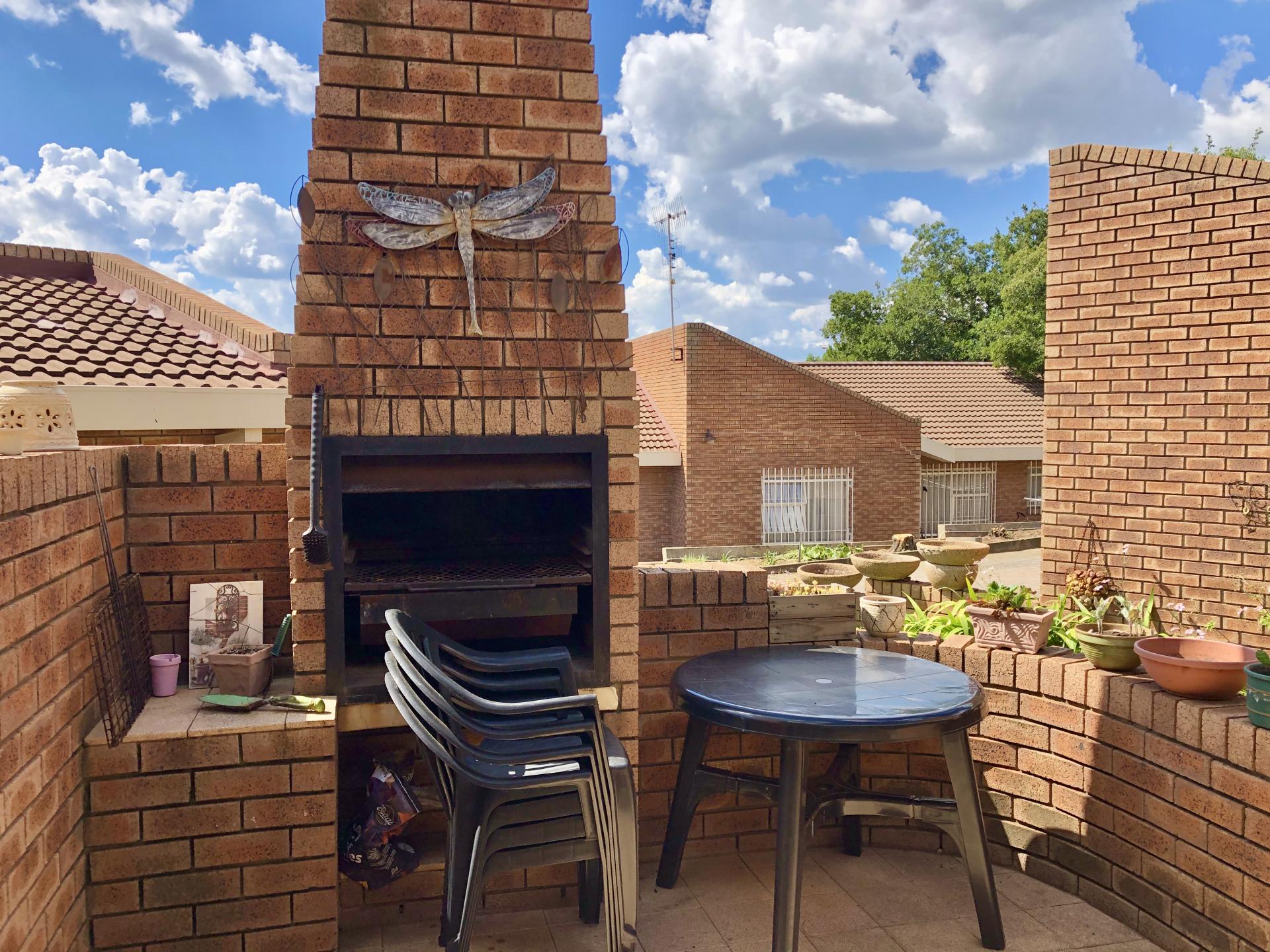 Townhouse to rent with 3 bedrooms, Eureka, Bethlehem | Fine & Country