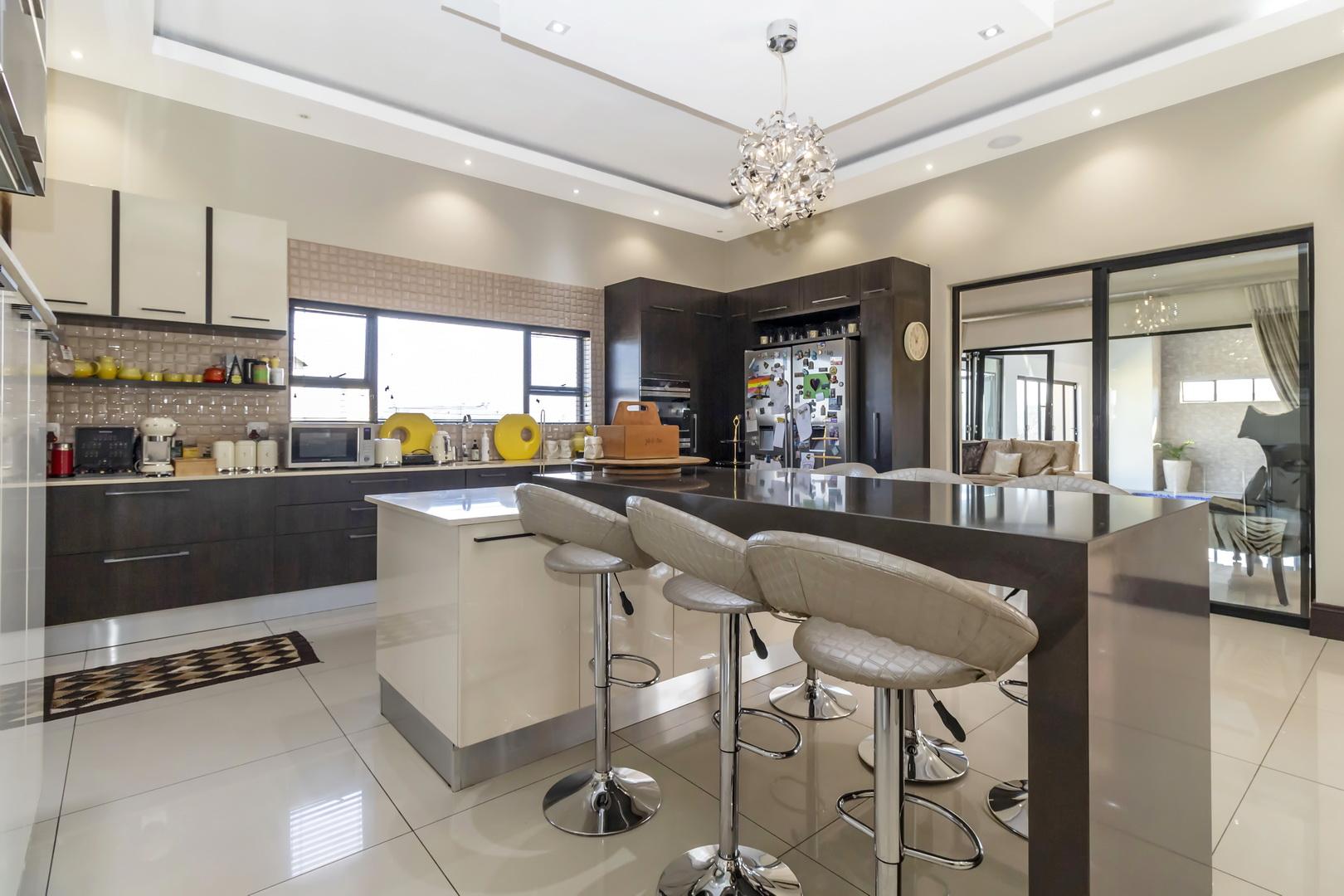 House for sale with 8 bedrooms, Blue Hills Equestrian Estate, Midrand ...